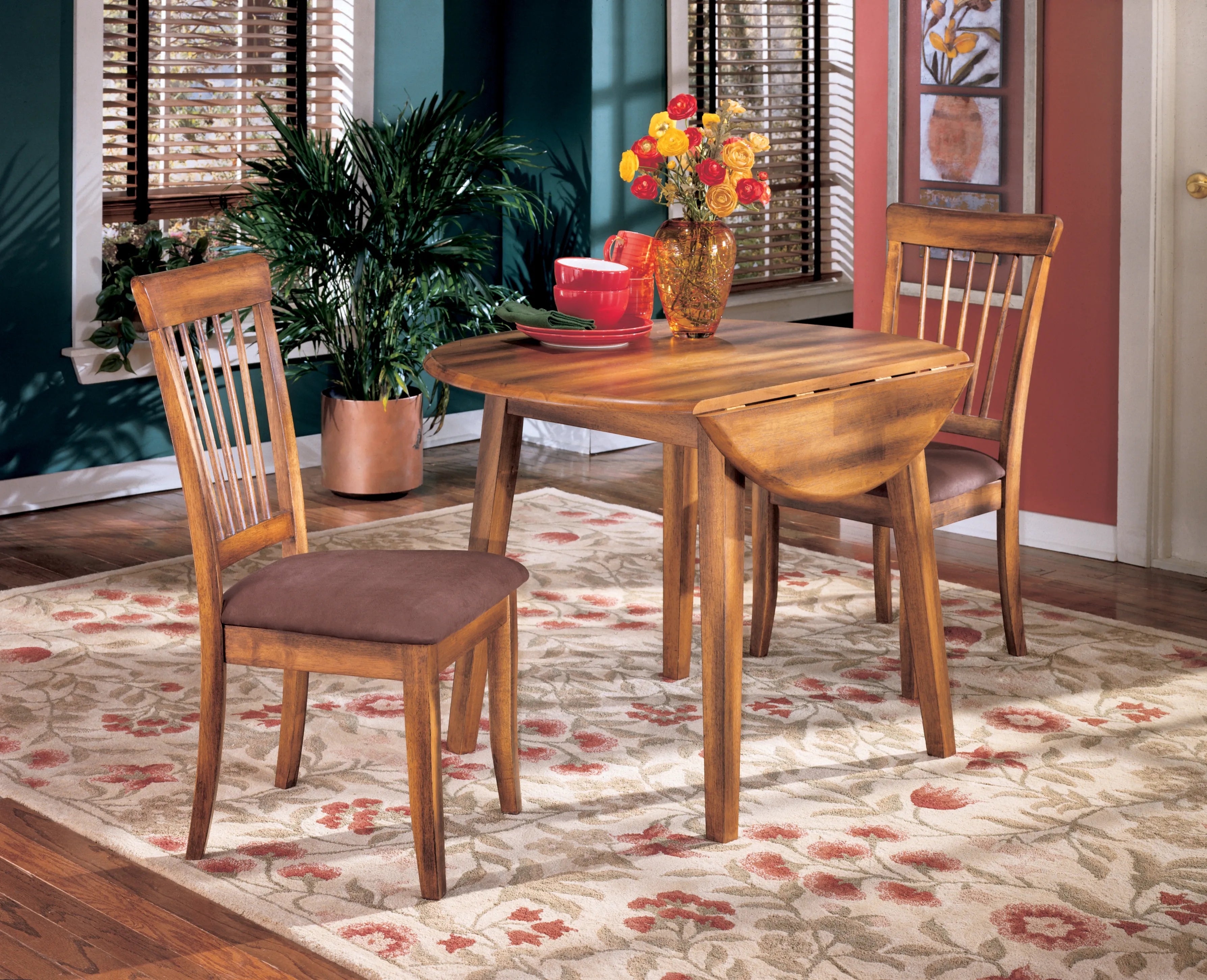 Drop Leaf/ Small Scale Dining